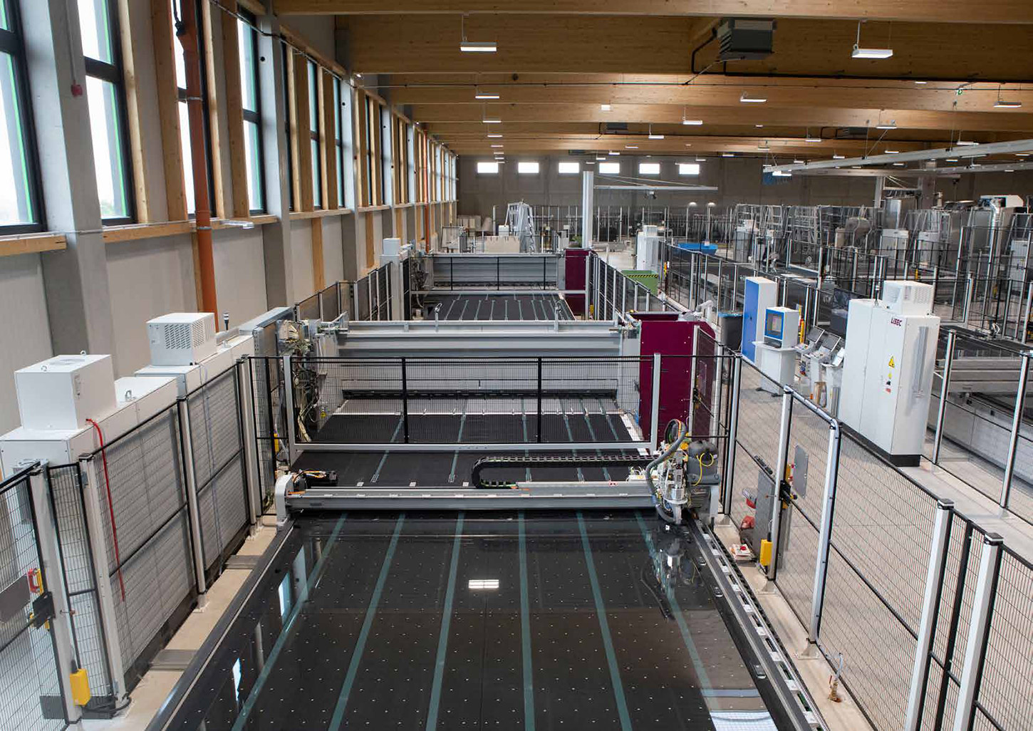 Emirates Glass redefines large-scale glass solutions with LiSEC Jumbo ...
